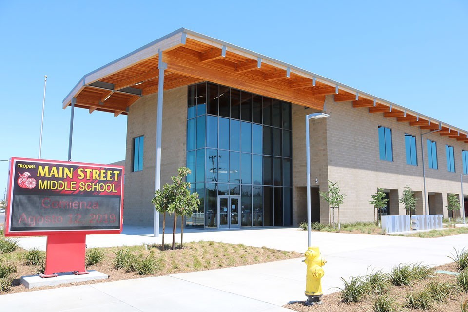 New Main Street Middle School Completed After 4 Years of Construction - LPA